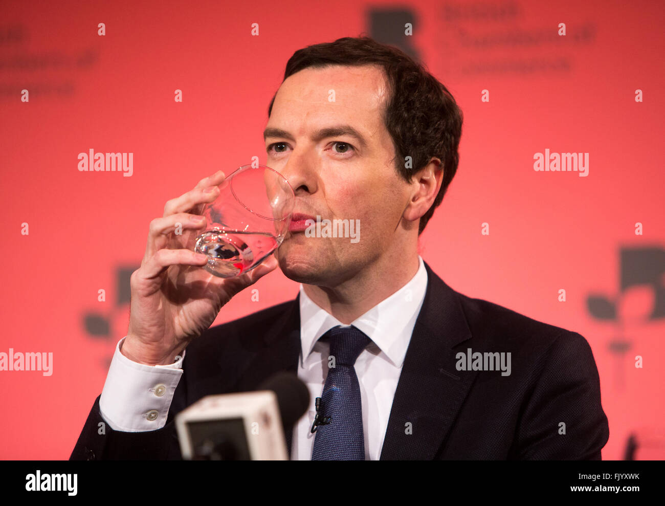Chancellor of the exchequer 2016 hi-res stock photography and images ...