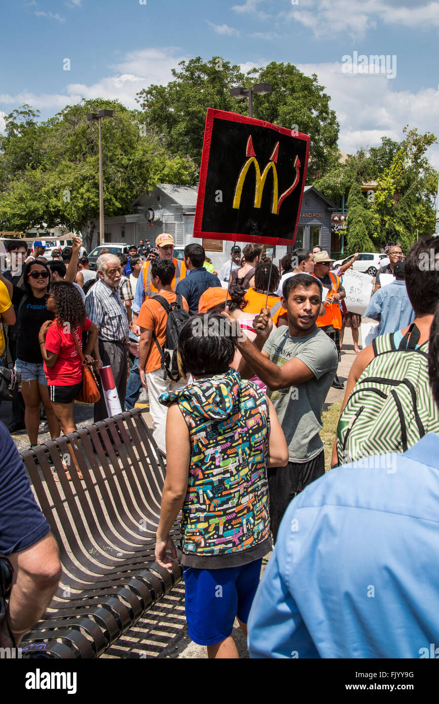 Minimum wage protest usa hi-res stock photography and images - Alamy