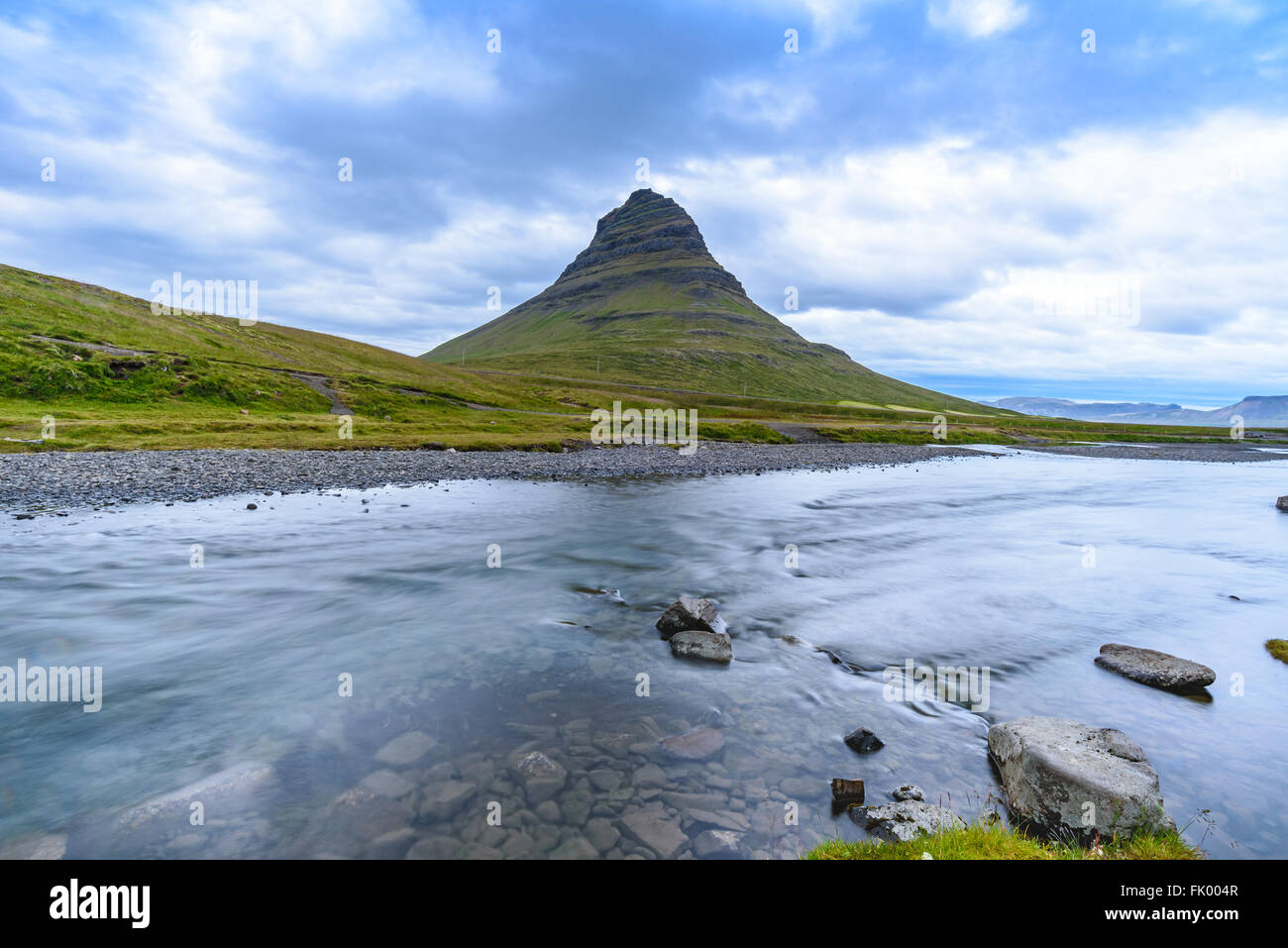 beautiful-kirkjufell-mountain-with-cloudy-snaefellsnes-peninsula