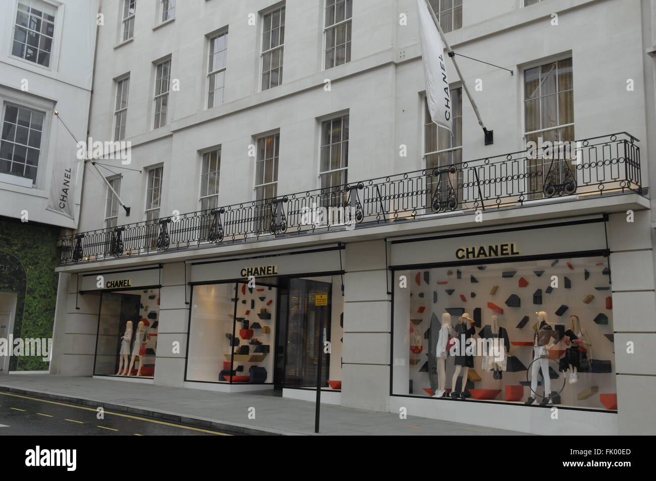 Bond street london chanel hi-res stock photography and images - Alamy
