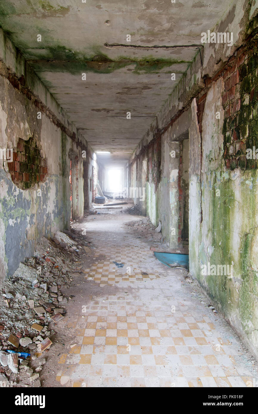 Warning falling plaster hi-res stock photography and images - Alamy