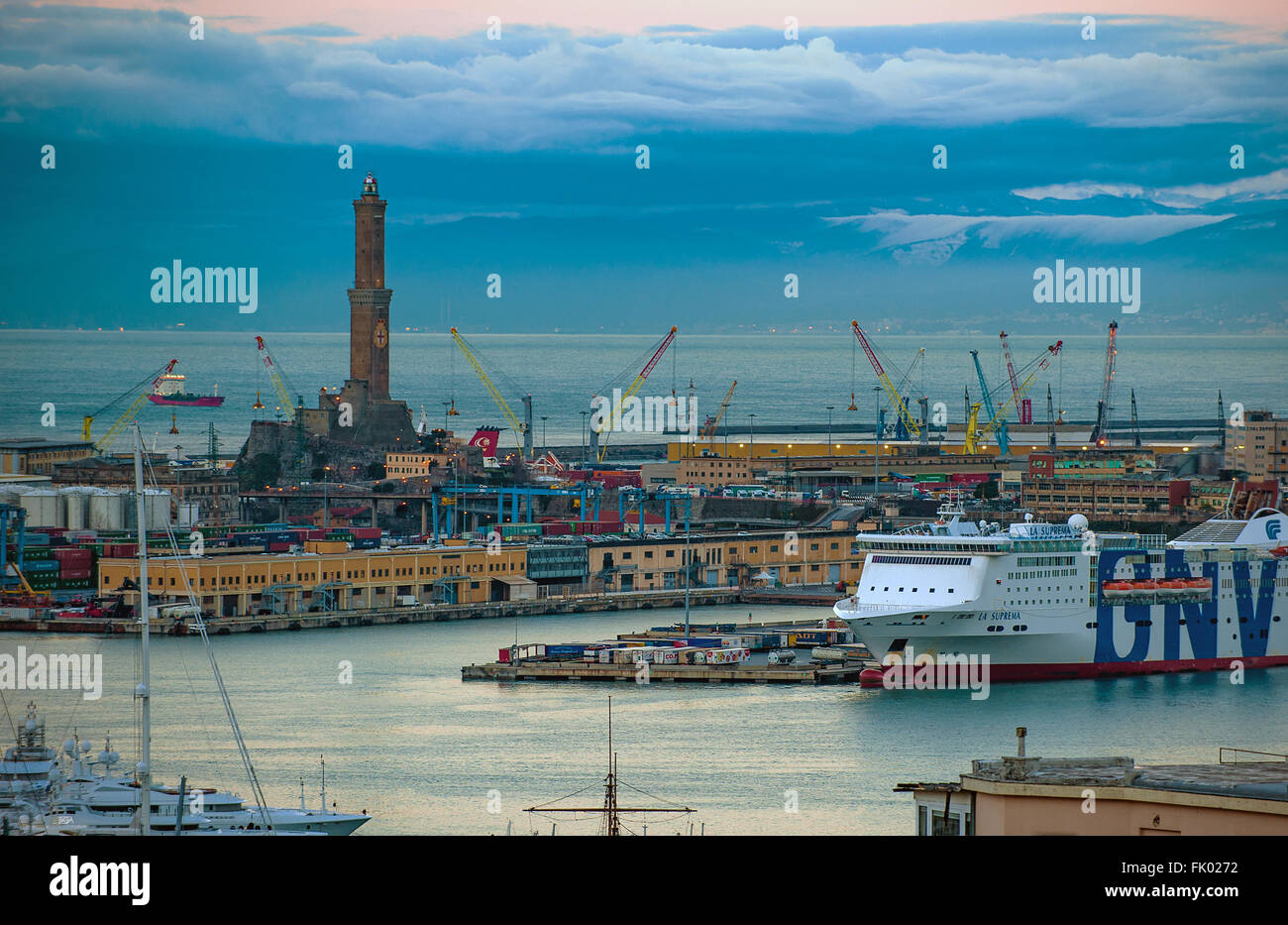 Faro di genova hi-res stock photography and images - Alamy