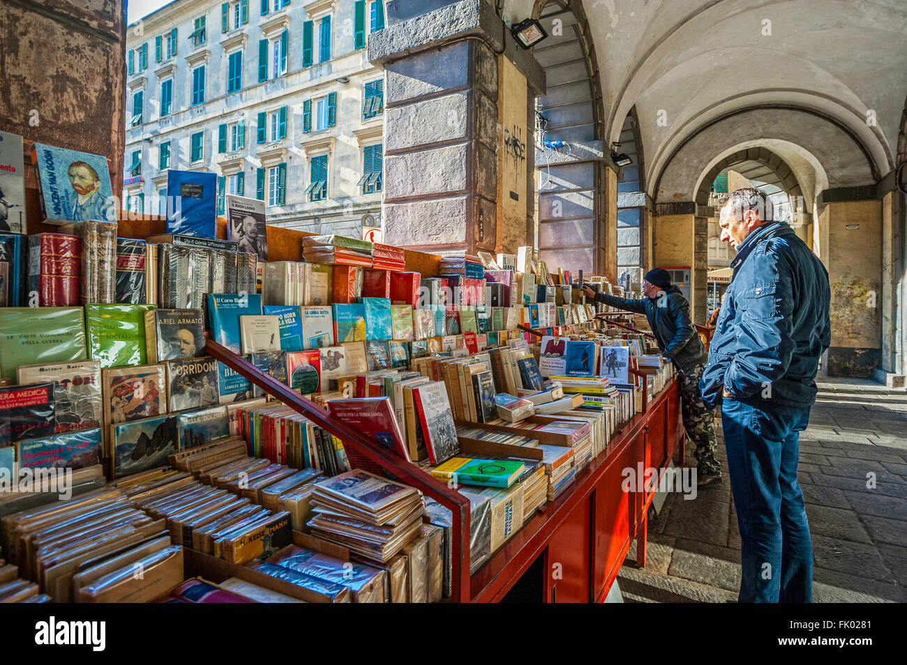 Books shoals hi-res stock photography and images - Alamy