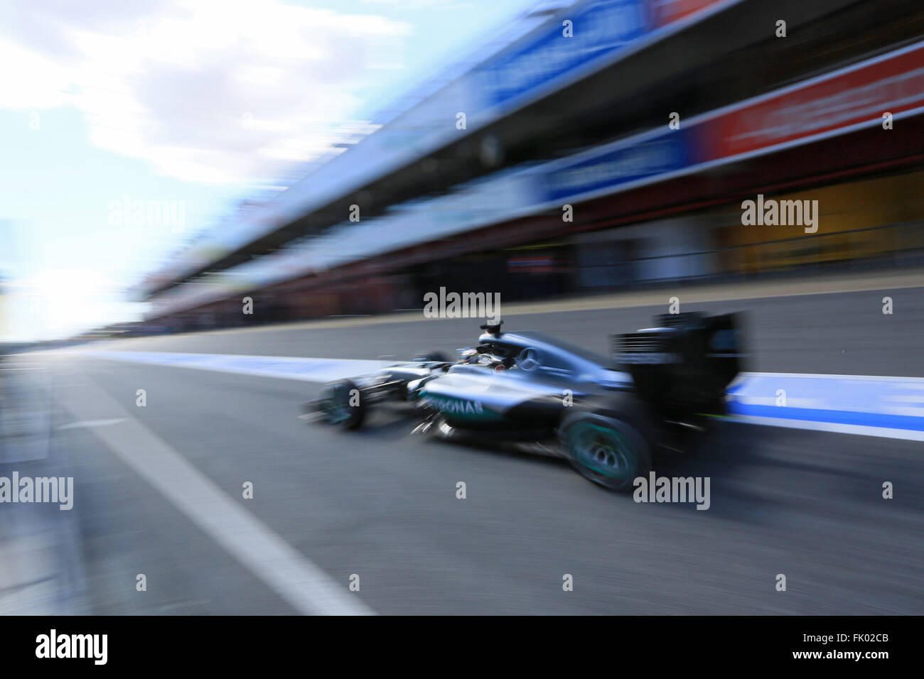 The mercedes amg f1 w07 hybrid of lewis hamilton hi-res stock ...