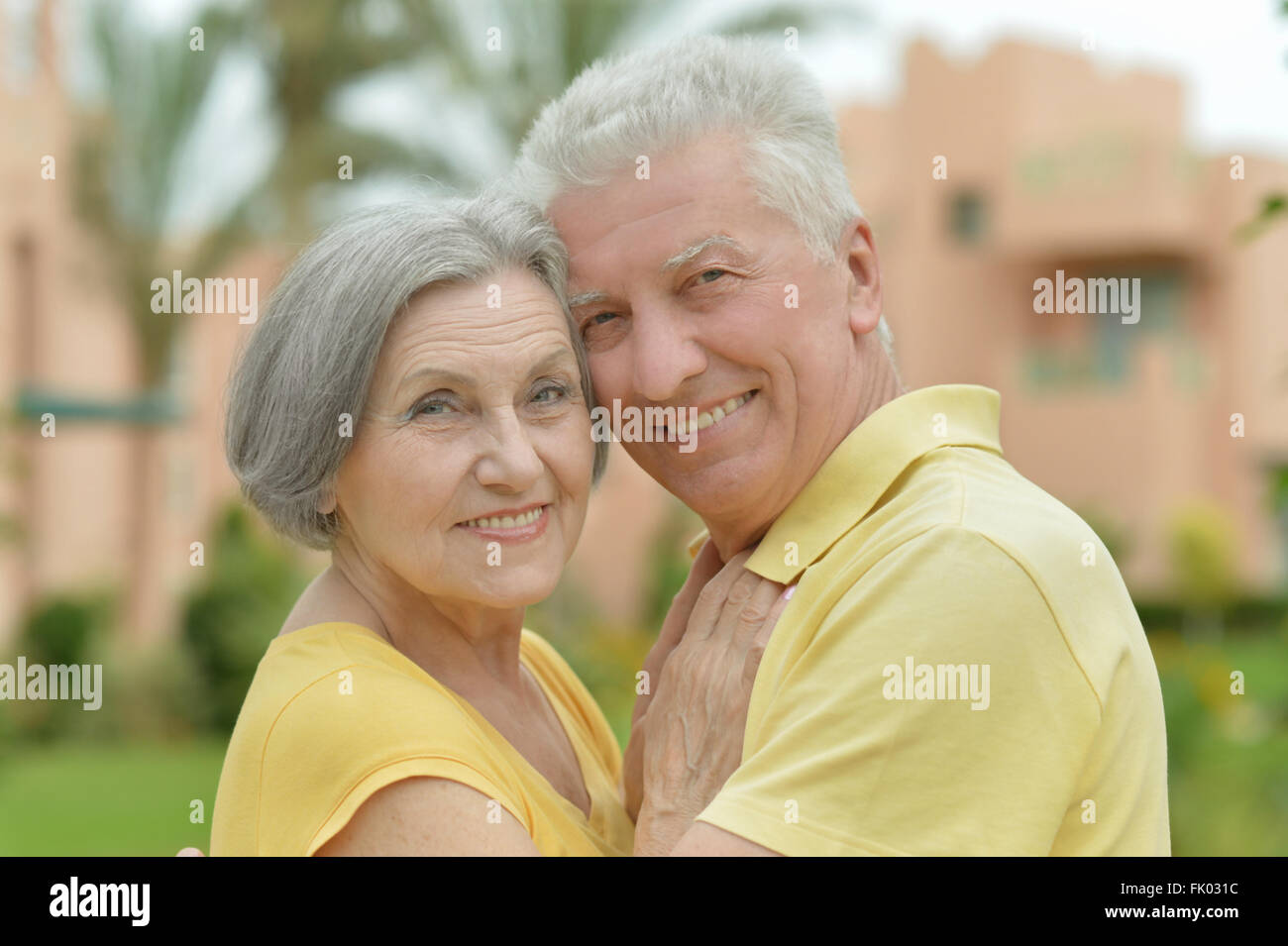 Couple on street hi-res stock photography and images - Alamy