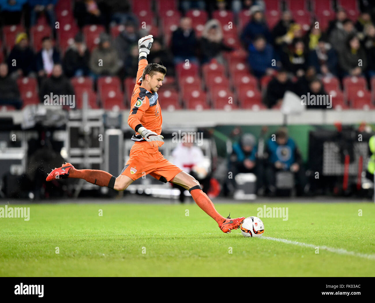 Goalkeeper Mitch Mitchell Langerak, VfB Stuttgart, takes a goal kick ...