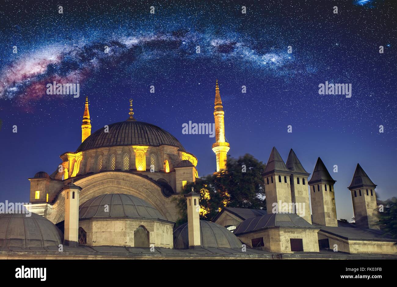 Blue mosque floodlit night istanbul hi-res stock photography and images ...