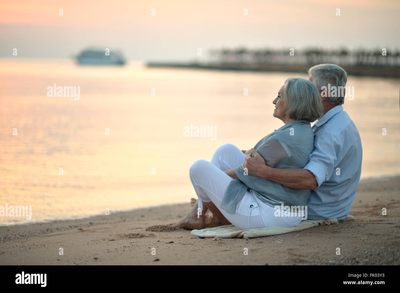 couple at sea Stock Photo - Alamy