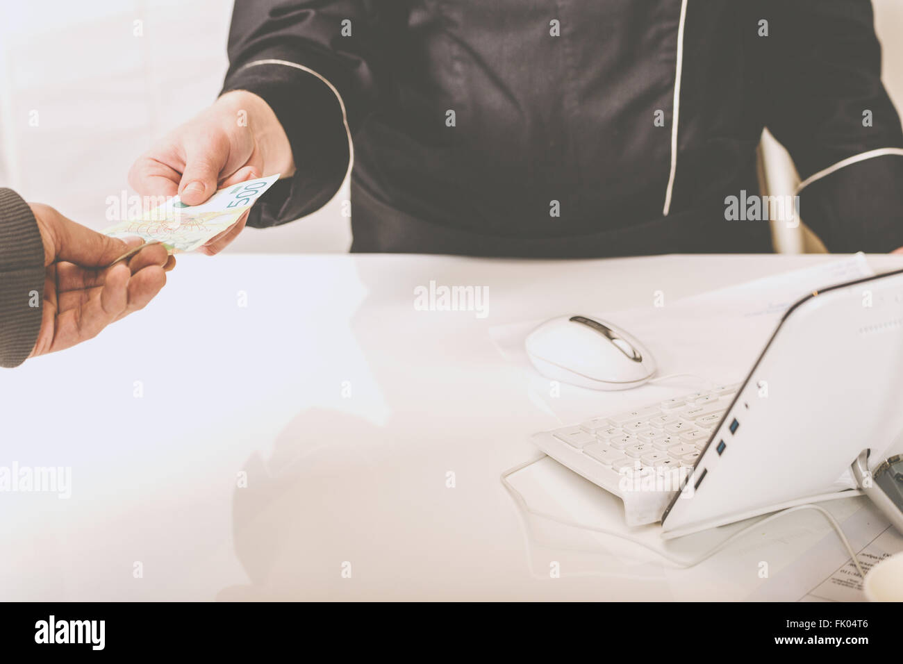 Paying cash shop counter hi-res stock photography and images - Alamy