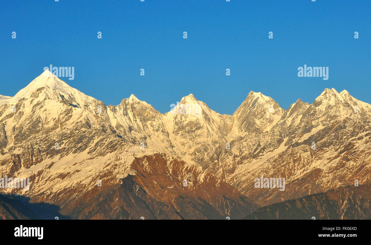 Panchachuli peaks hi-res stock photography and images - Alamy