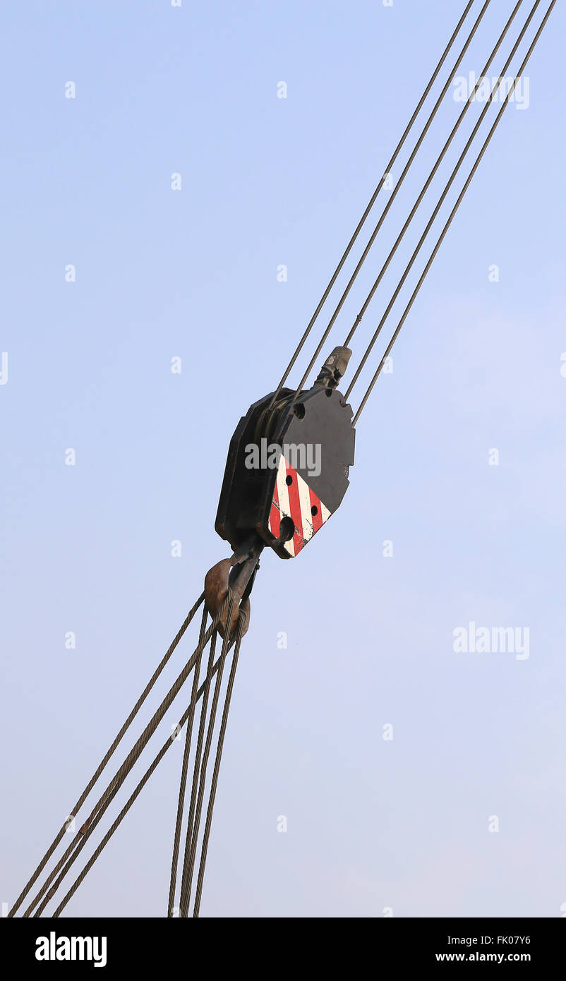big pulley with steel cables to lift heavy loads Stock Photo - Alamy big pulley with steel cables to lift heavy loads Stock Photo - Alamy