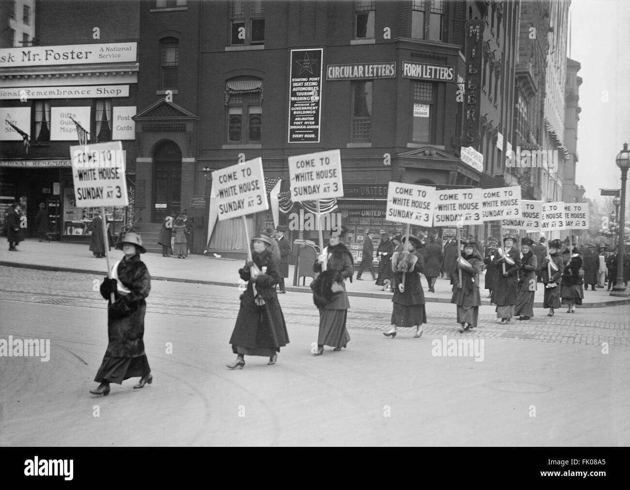 Womens suffrage parade hi-res stock photography and images - Alamy