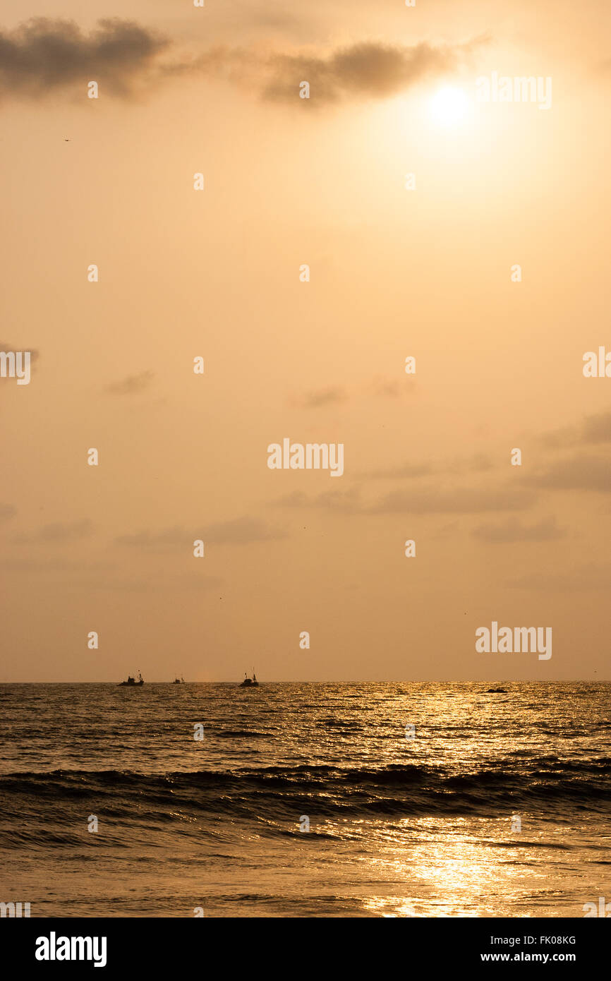 Goa, India. Sun beginning to set over Palolem beach Stock Photo - Alamy