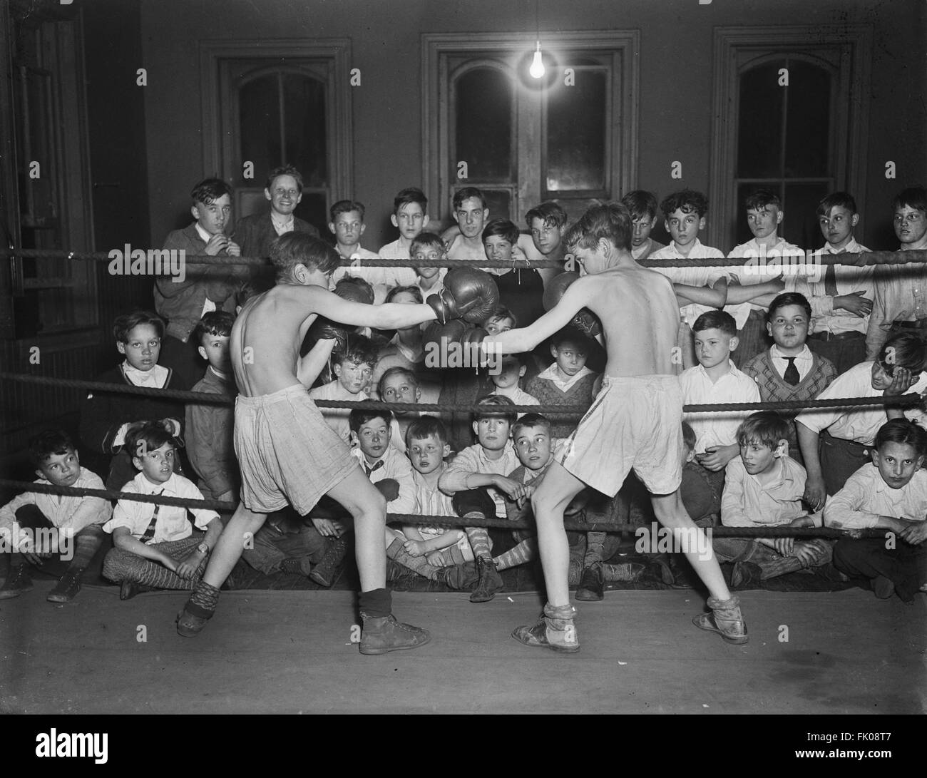 Children boxing vintage hi-res stock photography and images - Alamy