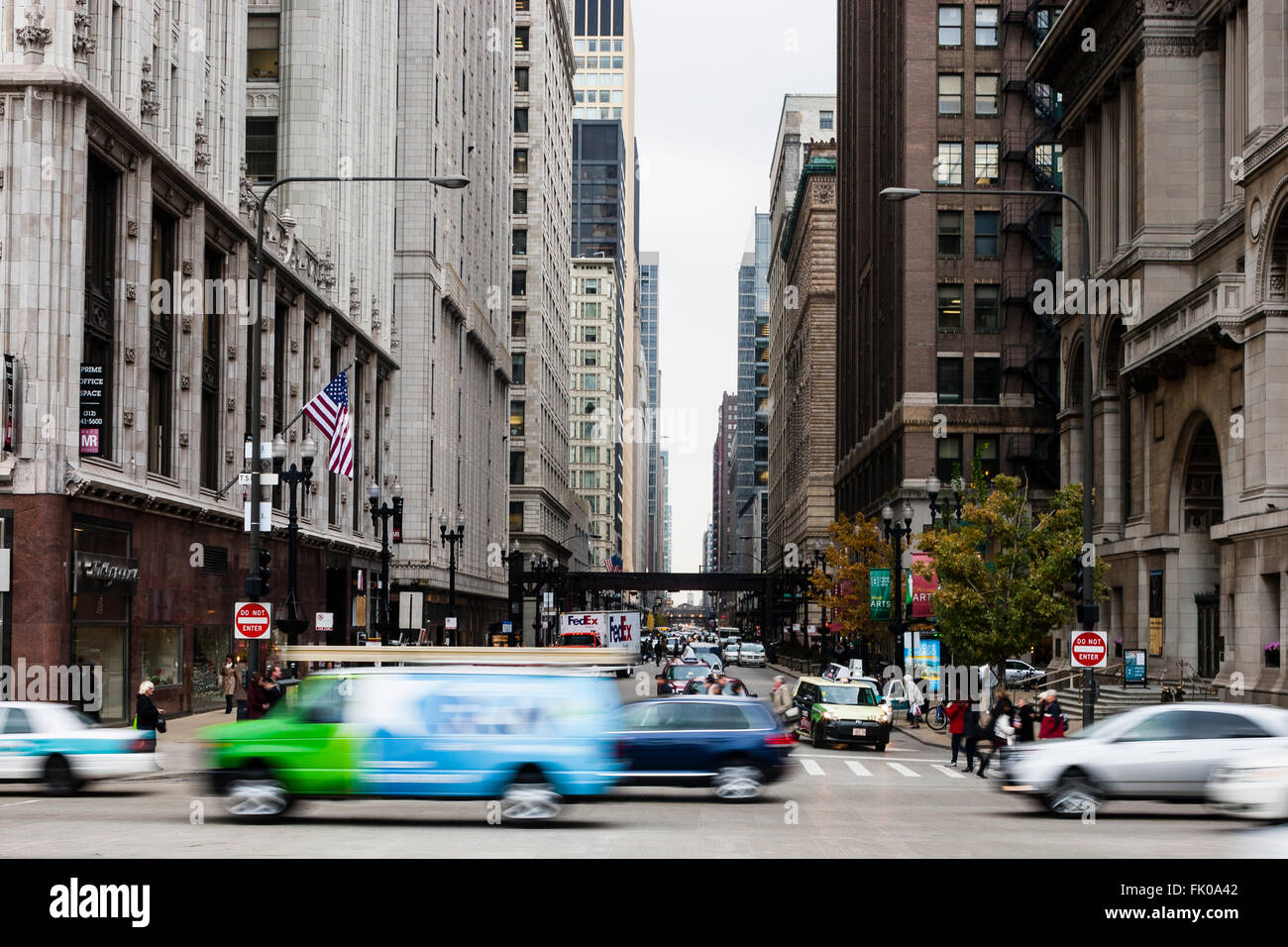 Chicago, Illinois, USA. Busy traffic in downtown Chicago Stock Photo ...