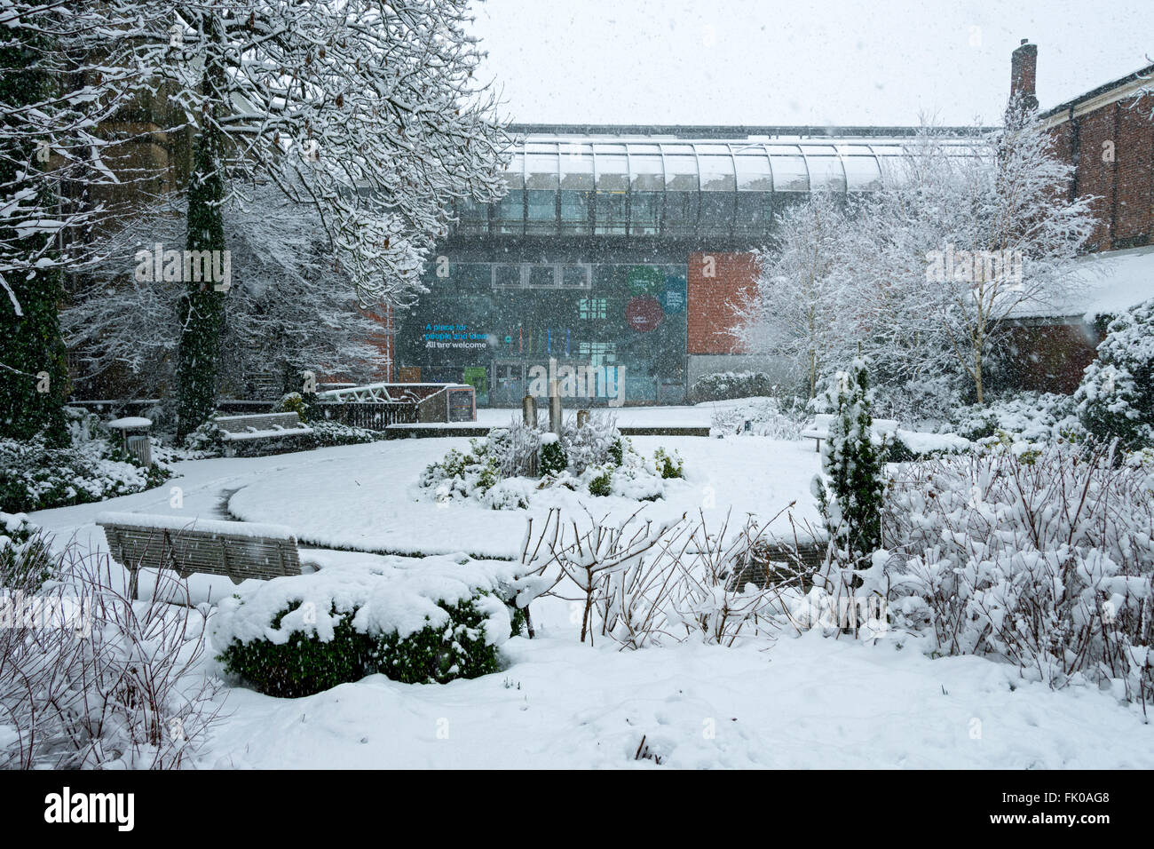 Gallery Oldham (library, museum and art gallery) in heavy snow, Union ...