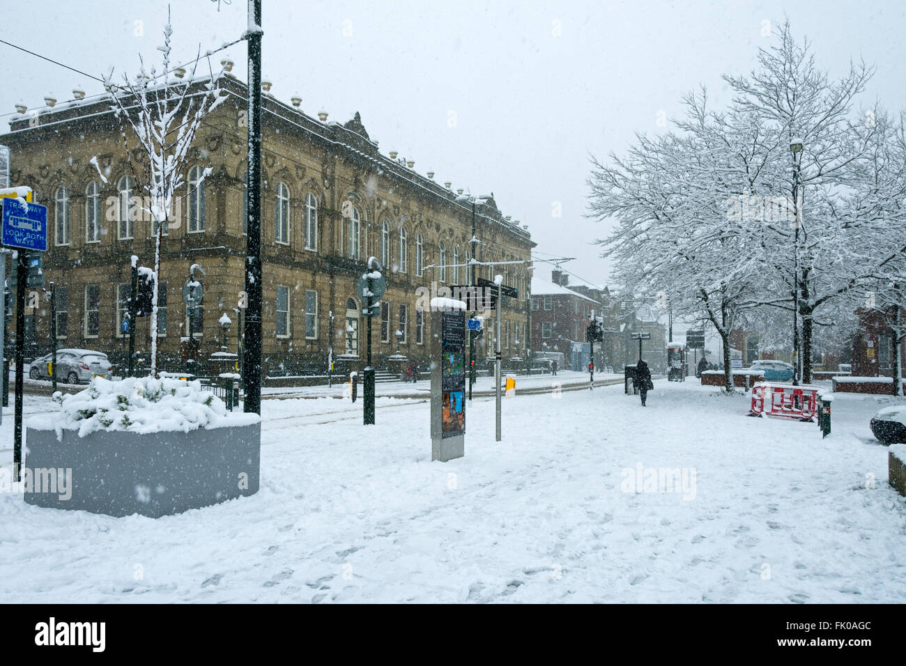 Union Street, Oldham, in heavy snow. Oldham town centre, Greater ...