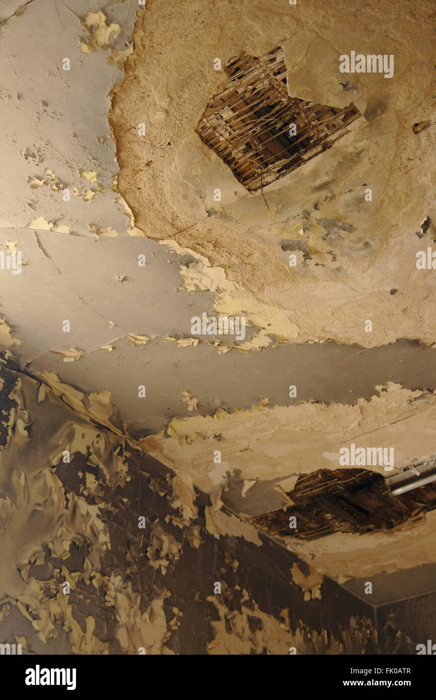 Crumbling ceiling hi-res stock photography and images - Alamy