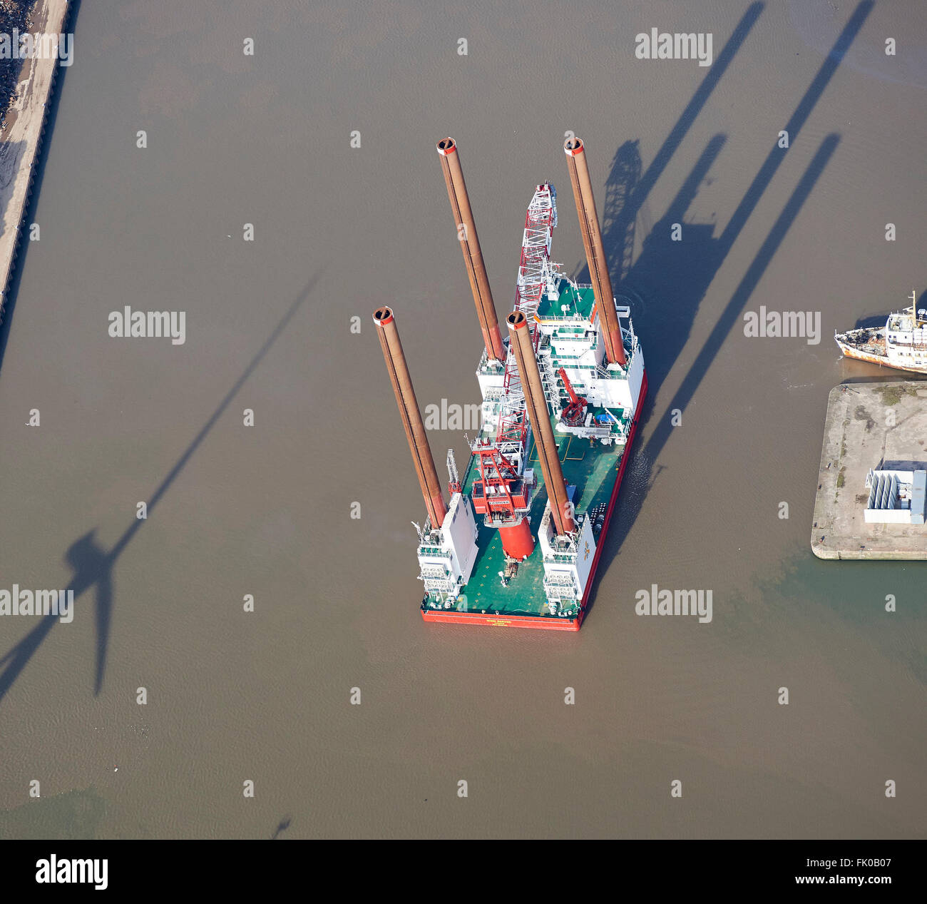 Sea based platform hi-res stock photography and images - Alamy