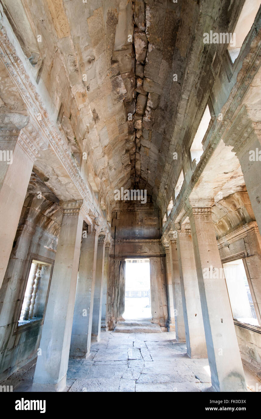 Inside of Angkor wat temple, all stone Stock Photo - Alamy