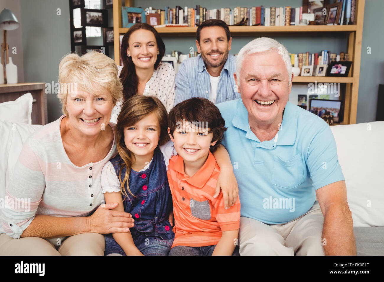 Family portrait with grandparents hi-res stock photography and images ...