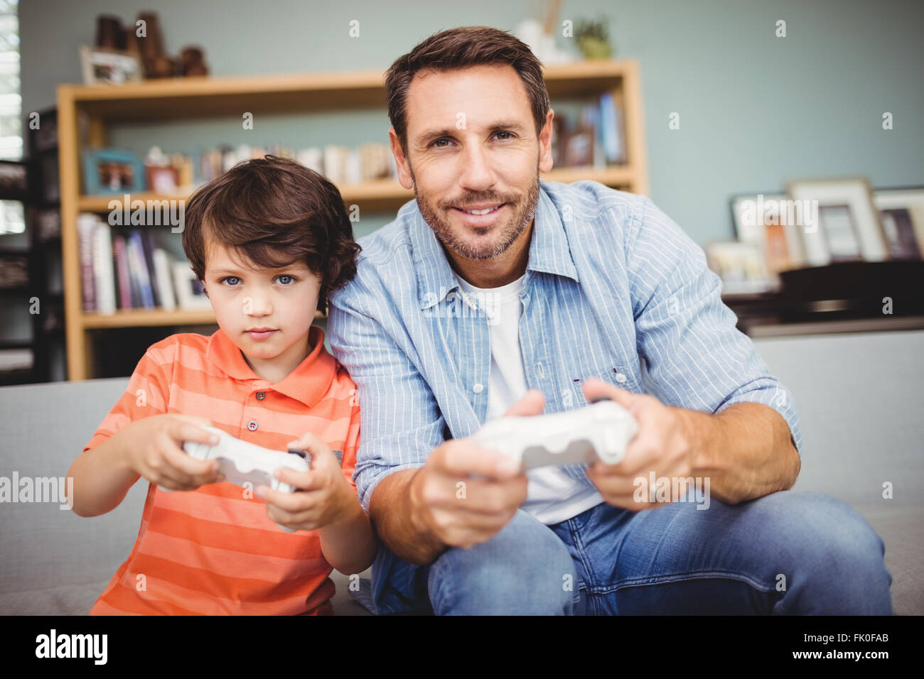 Activity father son playing hi-res stock photography and images - Alamy