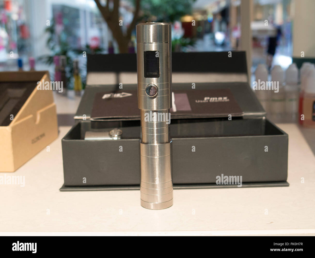 Shop counter tobacco hi-res stock photography and images - Alamy