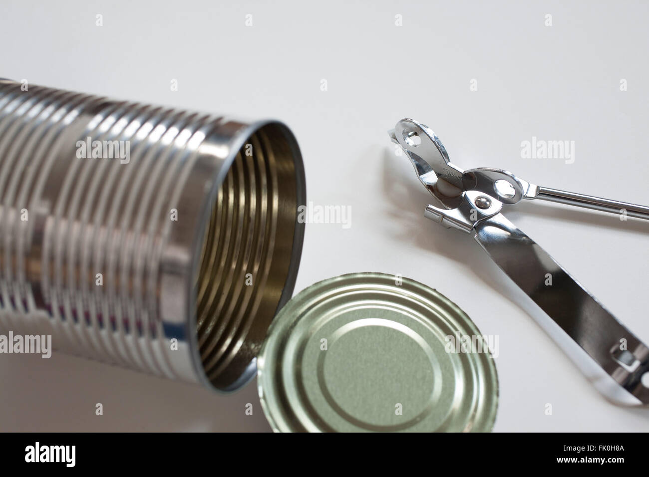 Bare and empty aluminum can on a tabletop Stock Photo - Alamy