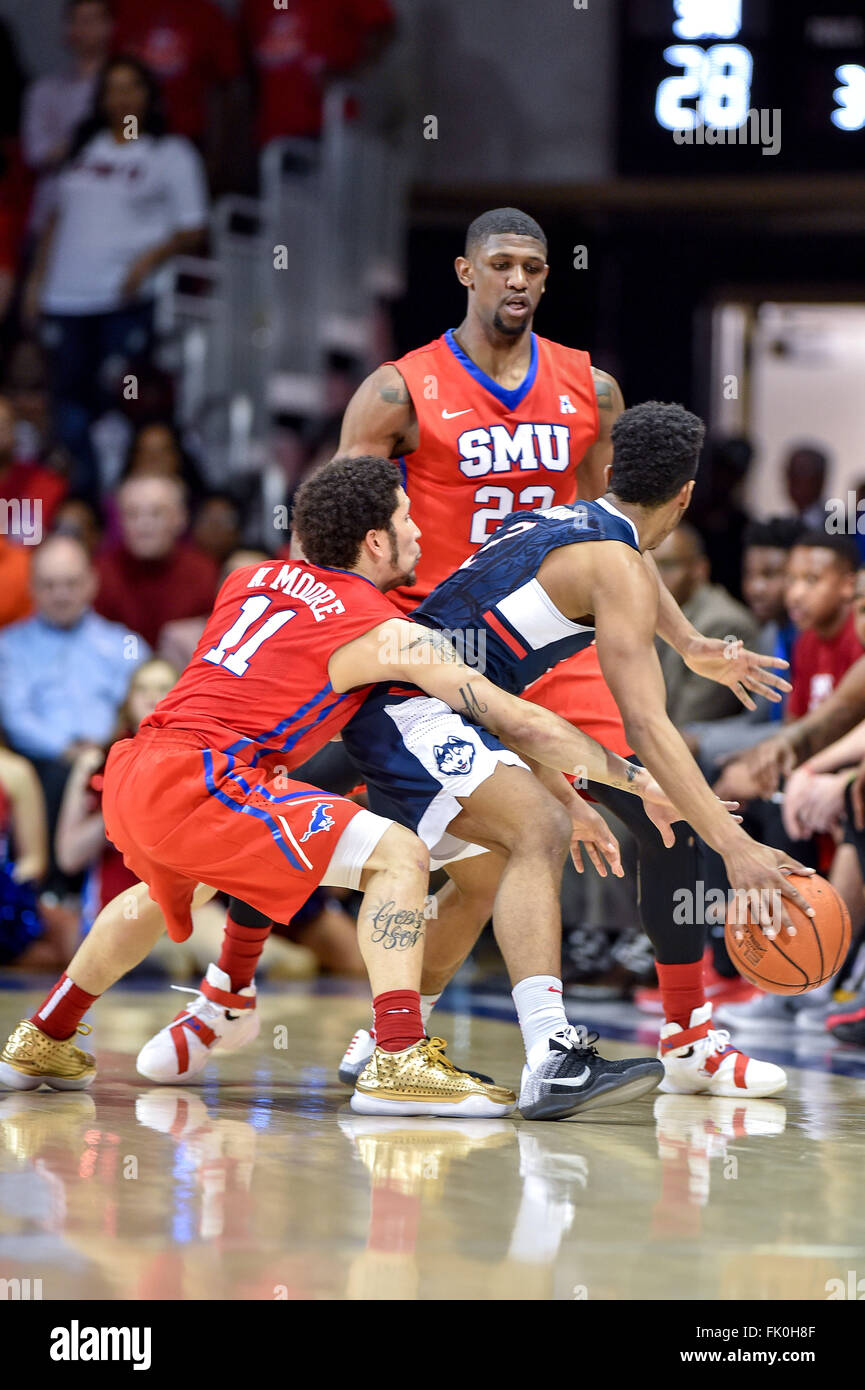 Feb. 3rd, 2016:.Connecticut Huskies guard Jalen Adams (2) is trapped ...