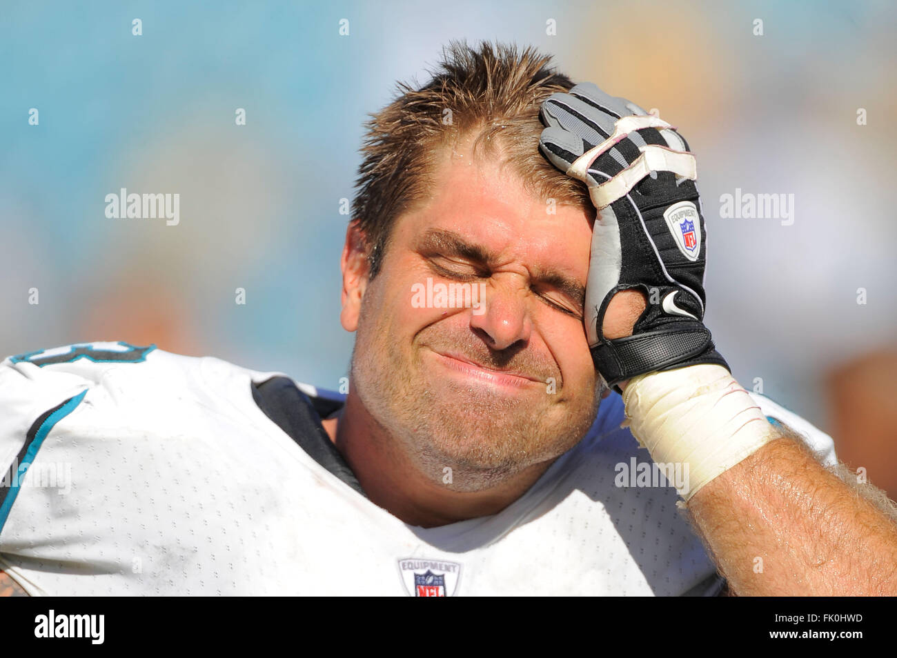 Jacksonville, Fla, USA. 2nd Oct, 2011. Jacksonville Jaguars center Brad ...