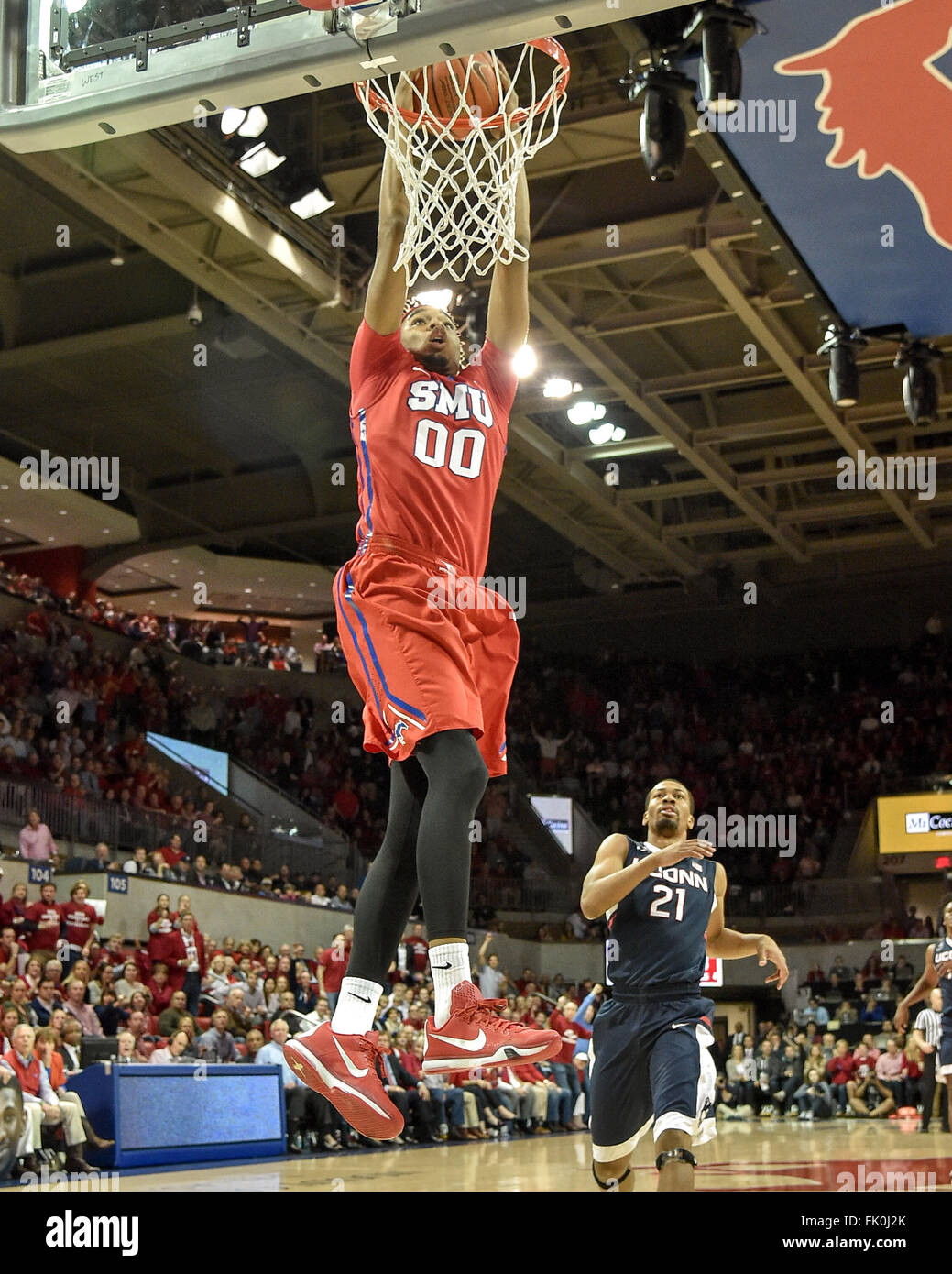 Feb. 3rd, 2016:.SMU Forward Ben Moore (00) gets a dunk during an NCCA ...