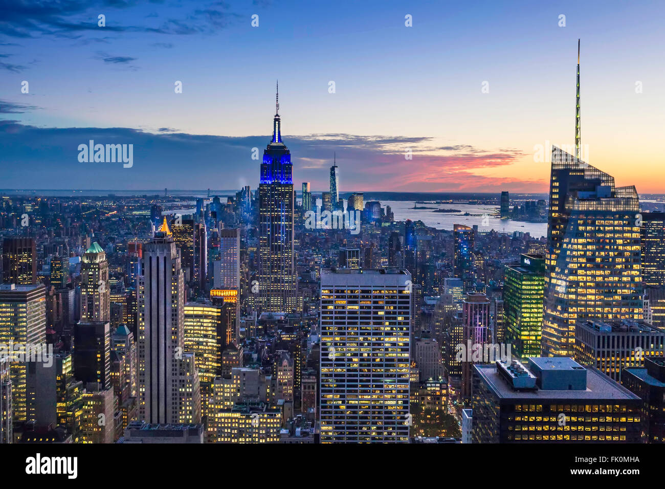 Sightseeing from the View over Midtown Manhattan skyline at sunset from ...