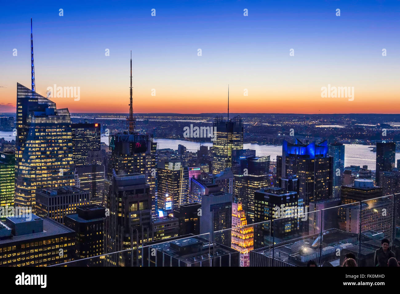 Sightseeing from the View over Midtown Manhattan skyline at sunset from ...