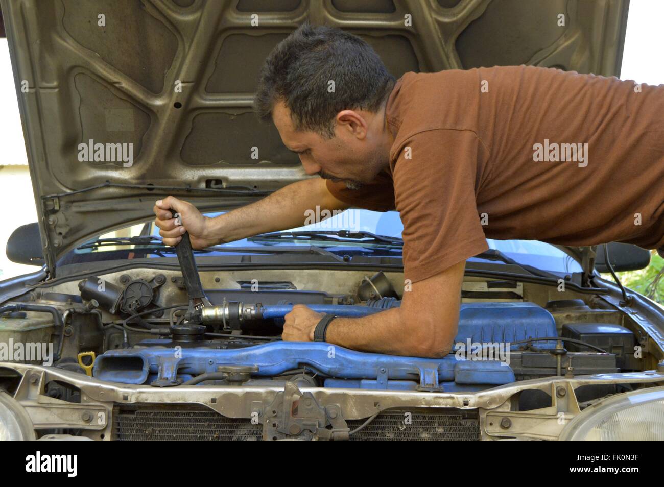 Man male men hispanic latinx hi-res stock photography and images - Alamy