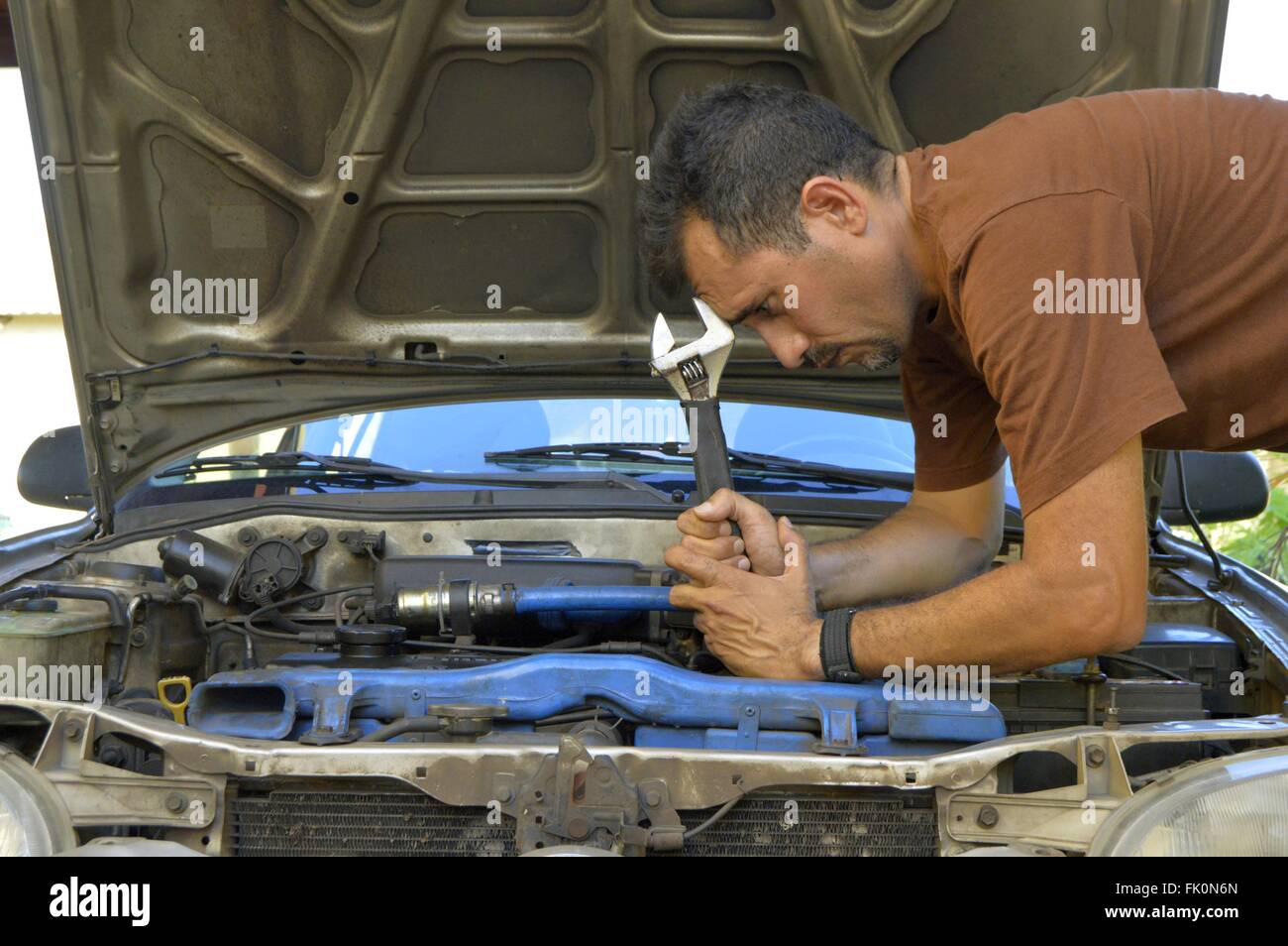 man trying to repair your own car Stock Photo - Alamy