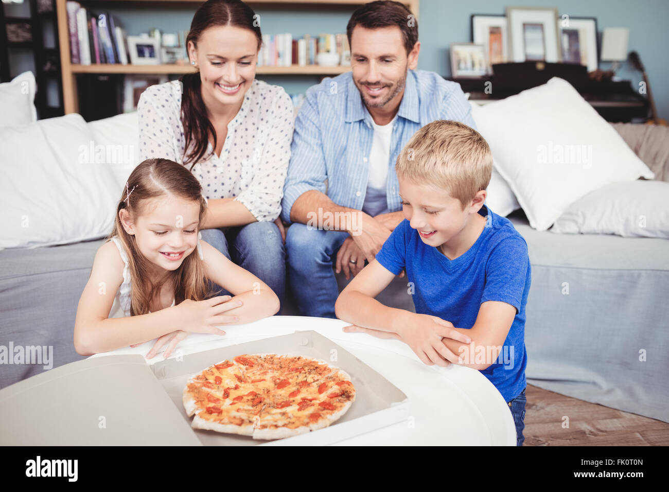 Family pizza hi-res stock photography and images - Alamy