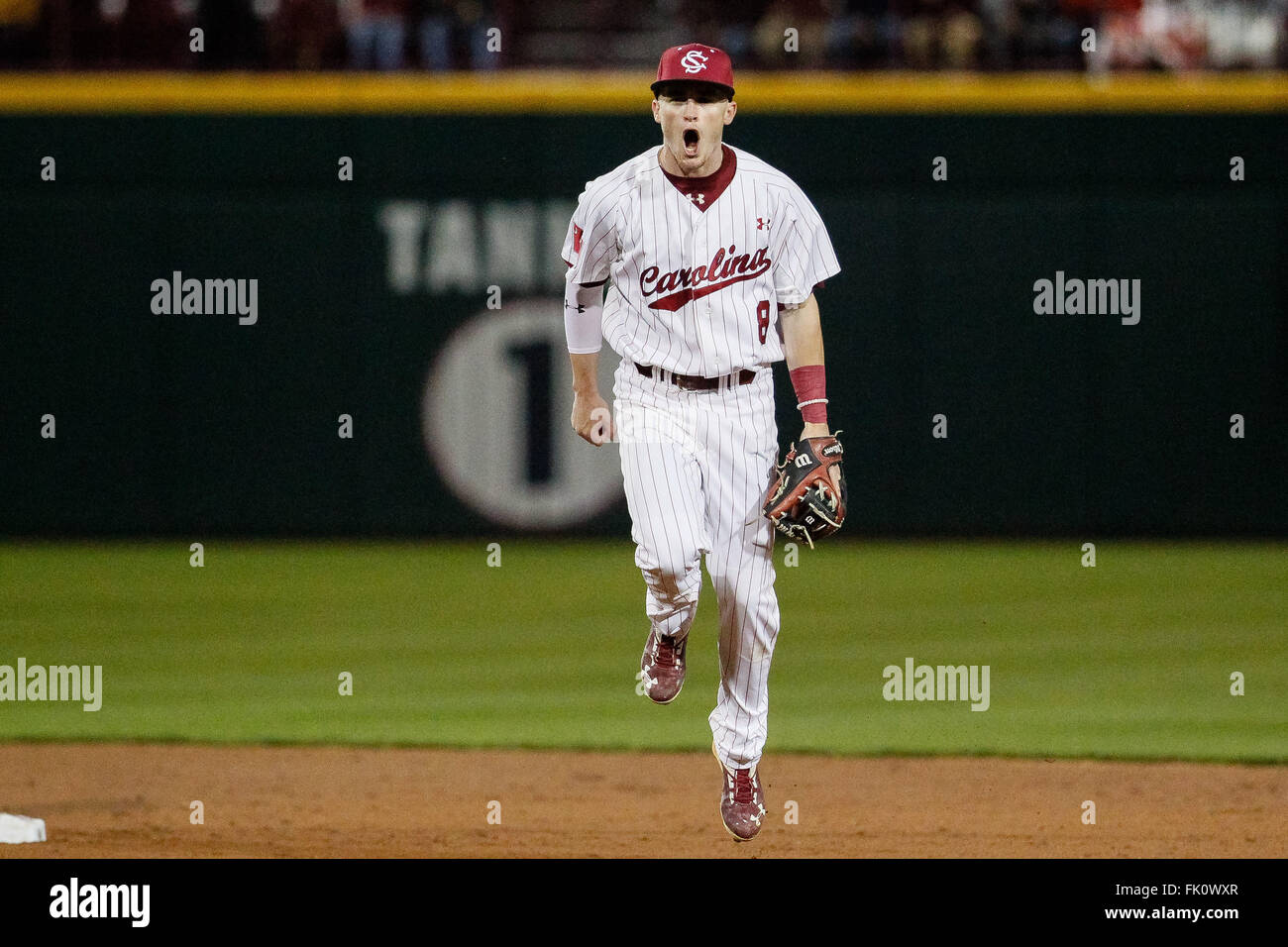 Columbia, SC, USA. 4th Mar, 2016. Marcus Mooney (8) of the South ...