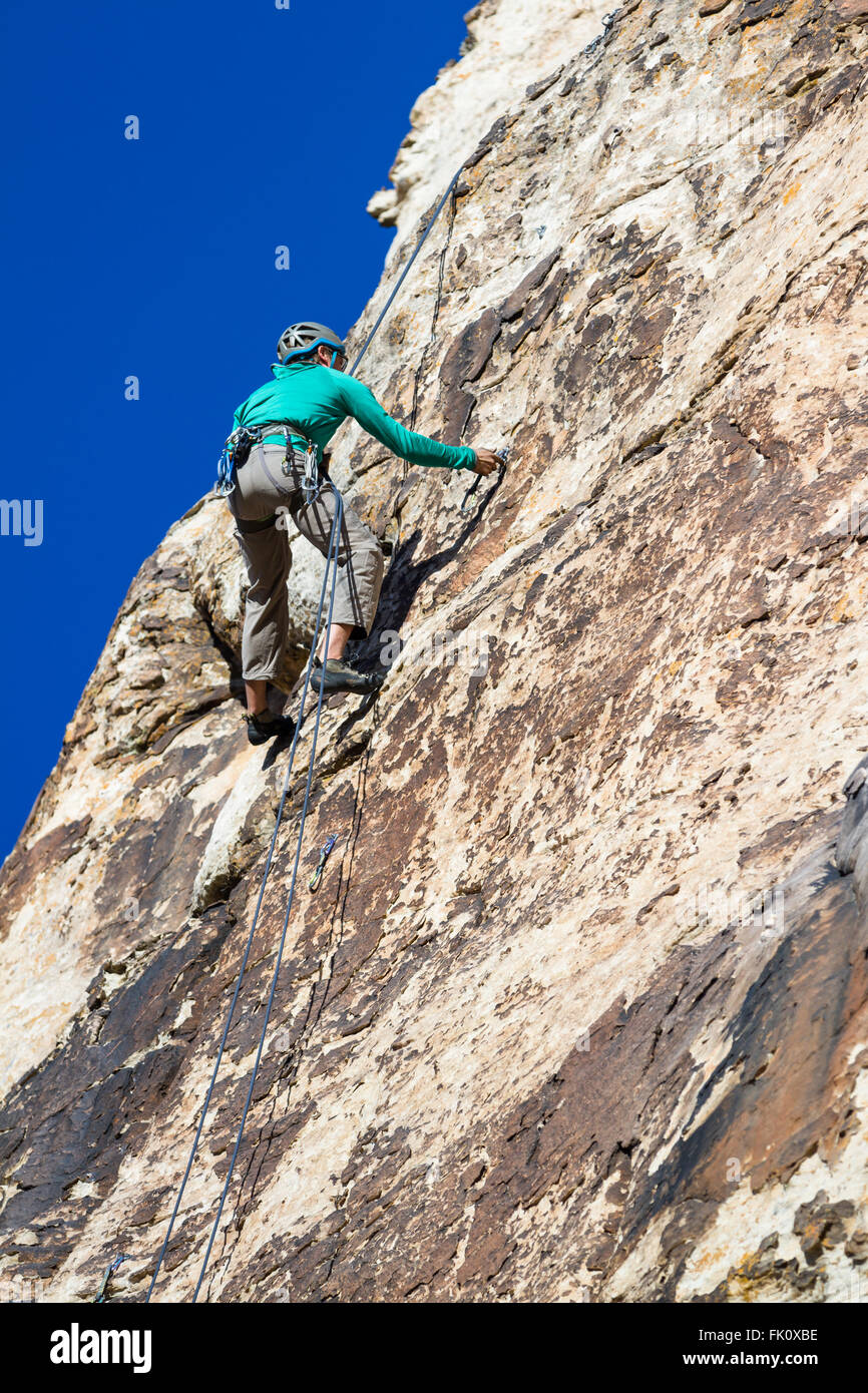 Rock climber repelling down cliff hi-res stock photography and images ...
