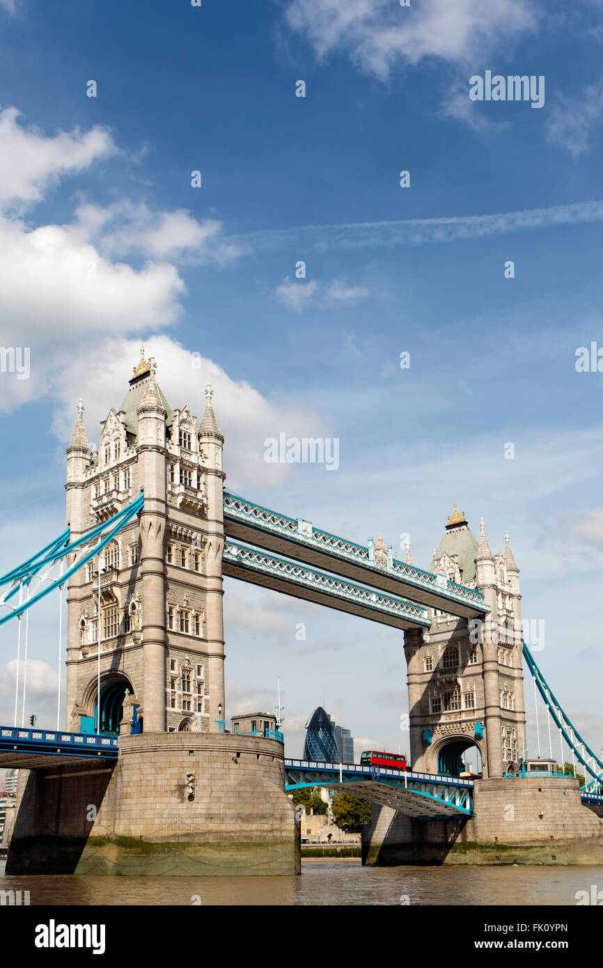 Red bridge towers hi-res stock photography and images - Alamy
