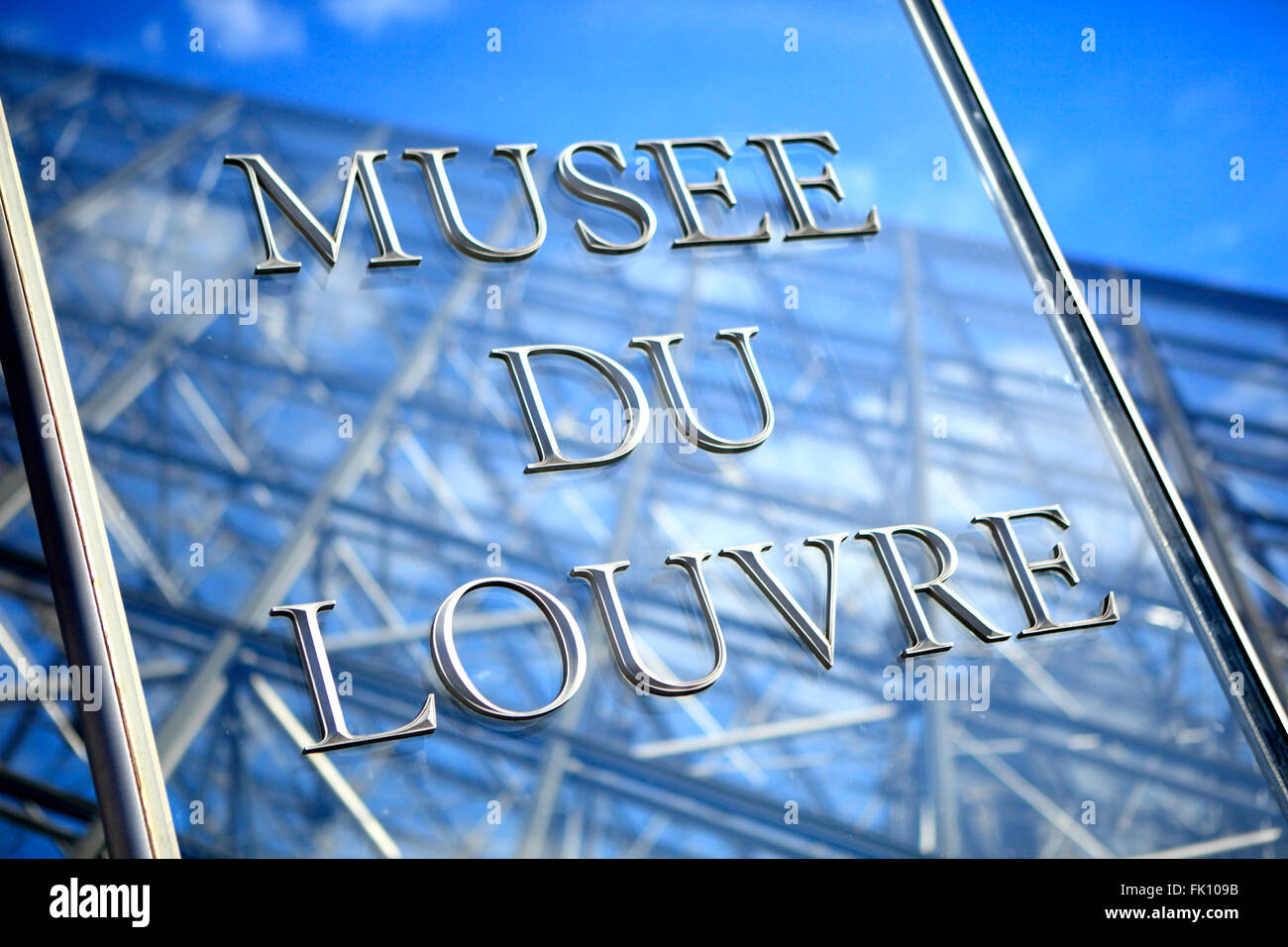 Louvre museum entrance sign paris hi-res stock photography and images ...