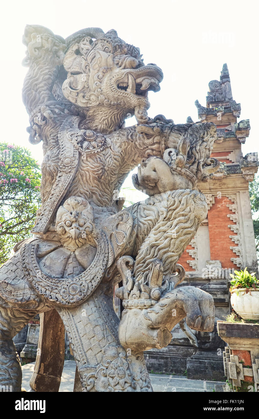 Hinduism altar statue hi-res stock photography and images - Alamy