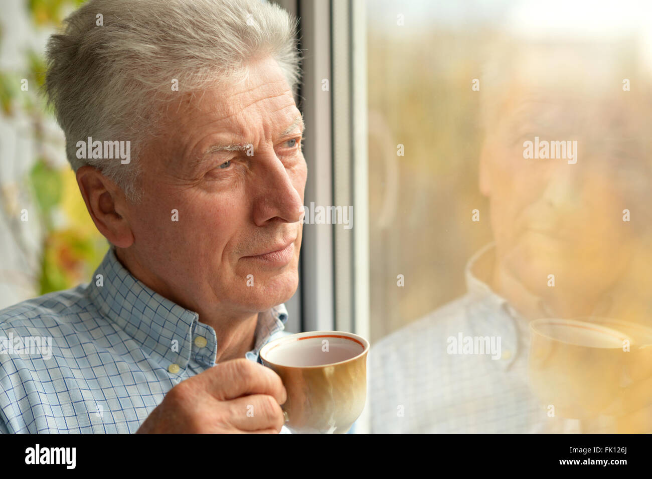 man drinkig tea Stock Photo - Alamy