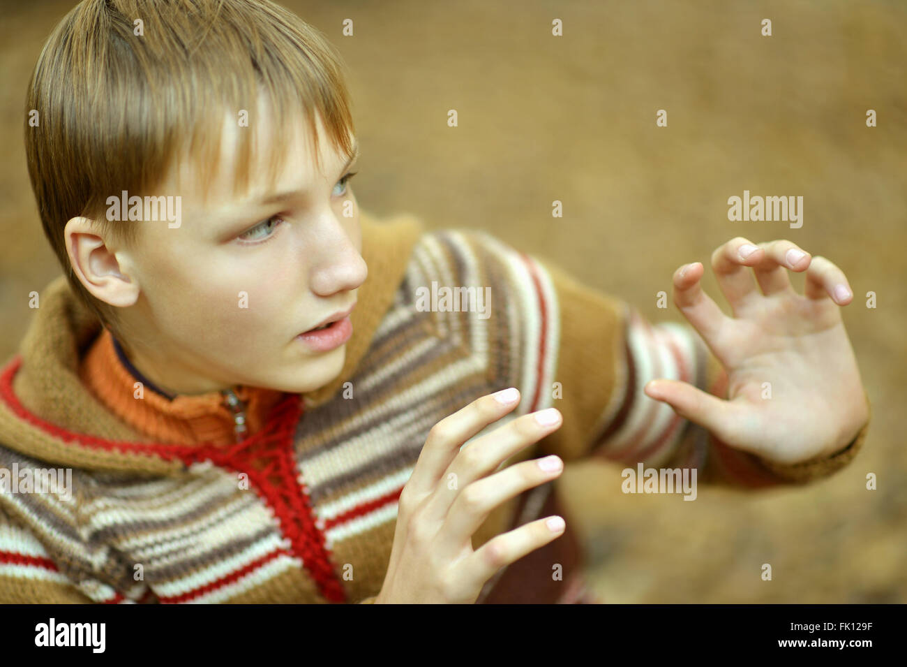Boy scared hi-res stock photography and images - Alamy