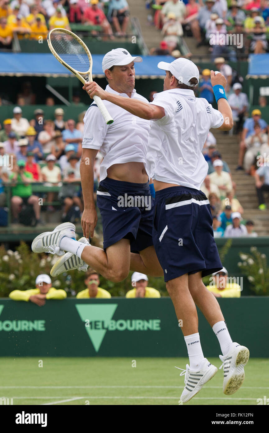Bryan brothers tennis celebrate hi-res stock photography and images - Alamy