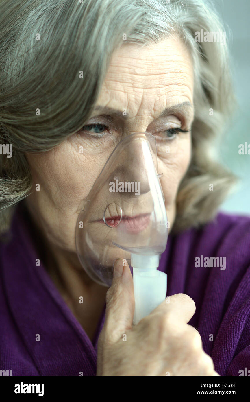 woman with inhaler Stock Photo - Alamy