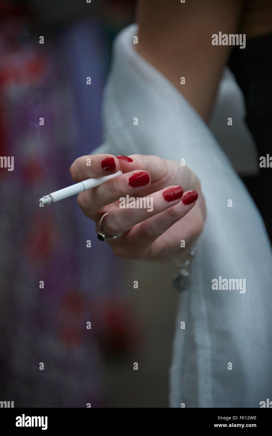 Cigarette in a lady's hand Stock Photo - Alamy