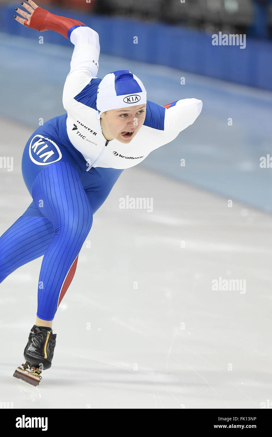 Isu skating season hi-res stock photography and images - Alamy