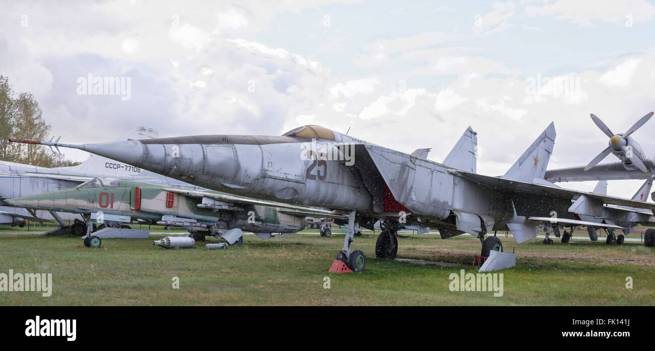 Mig mig 25 foxbat hi-res stock photography and images - Alamy
