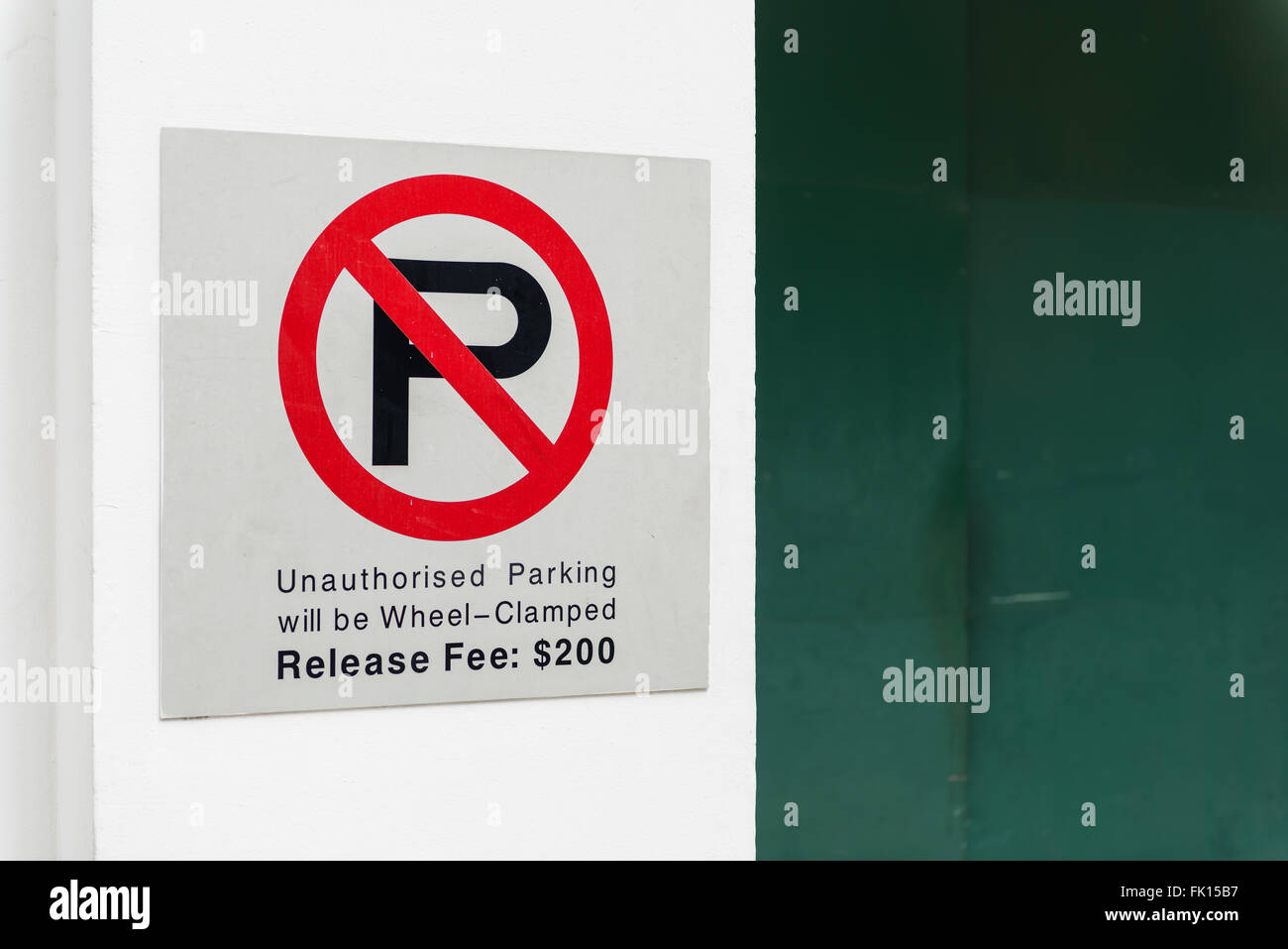 Wheel clamp sign hi-res stock photography and images - Alamy