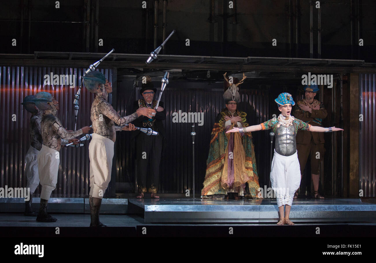 Anthony roth costanzo hi-res stock photography and images - Alamy